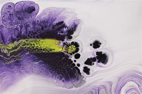 흰색 바탕에 보라색 꽃의 추상 그림 사진 Unsplash의 무료 무늬 이미지