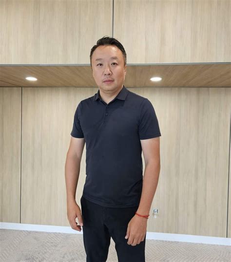 Төв цэнгэлдэх хүрээлэнгийн захирал Ж Энхжаргалан өөрийн цахим хуудсаараа ажлаа хүлээлгэн өгч