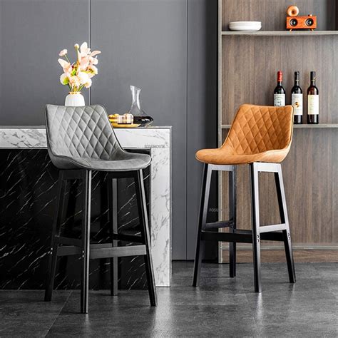 가벼운 고급 바 의자 바 가구 심플한 솔리드 우드 바 스툴 펍 프론트 데스크 바 테이블 의자 북유럽 가정용 하이 피트 바스툴 Aliexpress