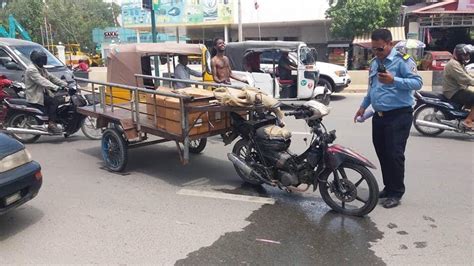 រ៉ឺ ម៉ក សណ្តោង ម៉ូតូ គ្រប់ ប្រភេទ ត្រូវ ហាម ឃាត់ មិន ឱ្យ ធ្វើ ចរាចរណ៍ នៅ លើ ផ្លូវ សហ ព័ន្ធ