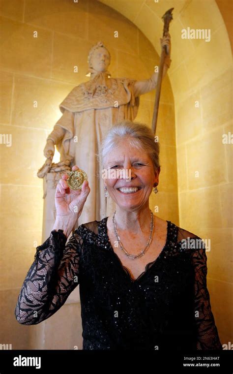 Us Molecular Biologist Joan Argetsinger Steitz Poses With Her Great Medal Of The French