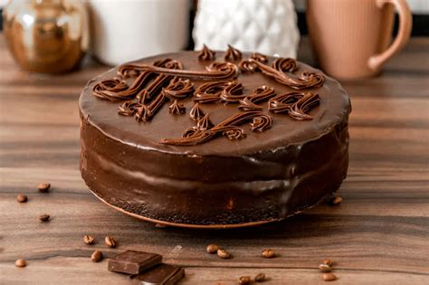 Торт «Прага шоколадный с кремом замороженный купить в Москве от производителя «Пралине