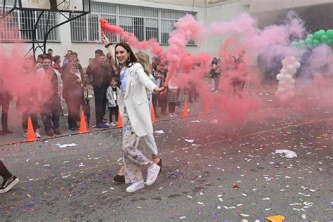 Абитуриентка пуска сайт с информация за стипендии за деца без родители