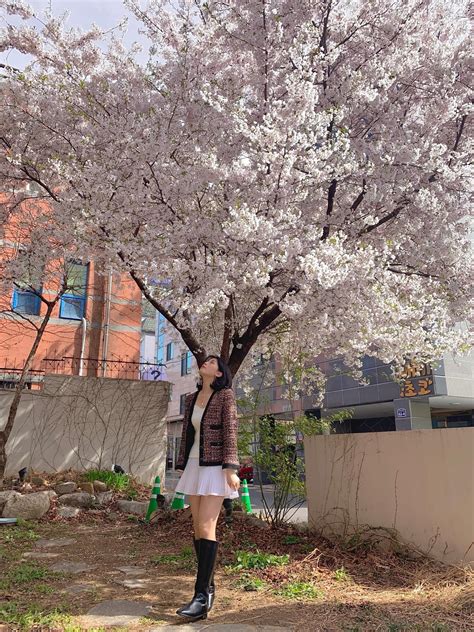 스친소 요즘 이게 유행이라며 나이 1998 직업 홈프로텍터 1달차 이것저것 키 172 Mbti Entj 취미 사진찍기 먹기 카페가기 관종짓 성격