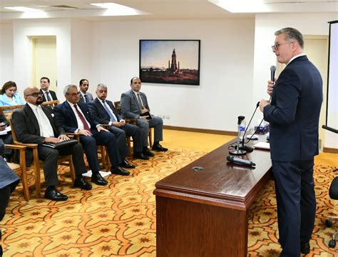 مصر تدعو سفرائها لتشجيع الشركات العالمية على الاستثمار بقطاع البترول والغاز