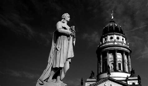 무료 이미지 남자 검정색과 흰색 건축물 화이트 밤 사진술 건물 시티 기념물 동상 탑 경계표 어둠 교회에 검은 단색화 관심있는 곳 자본