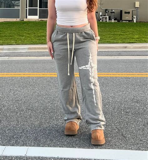 15 Chic Grey Sweatpants Outfit Ideas