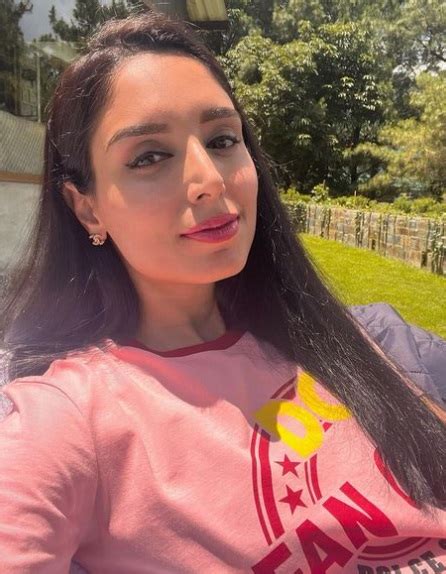 Who Is Pakistani Presenter Zainab Abbas जैनब अब्बास