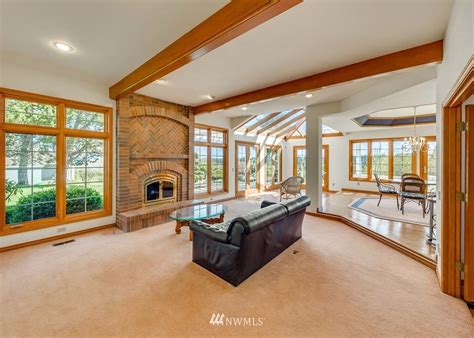 5011 Harbor Ln Everett Wa 98203 Redfin