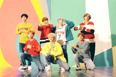 Btss “dna” Becomes 1st K Pop Group Mv To Reach 350 Million Views Soompi