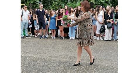 Езиковата гимназия в Търново откри учебната година с новина за цялостен