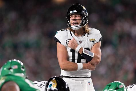 Trevor Lawrence Injury Update Jaguars QB Dealing With Left Shoulder Ailment