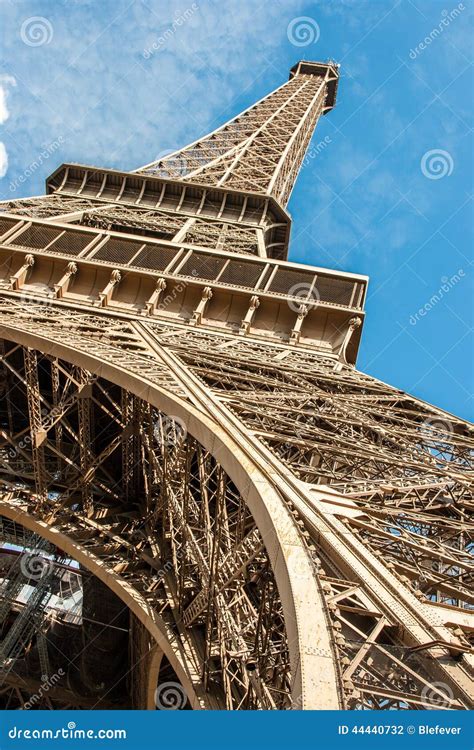 Tour Eiffel Vue De Dessous Photo stock Image du même piccadilly