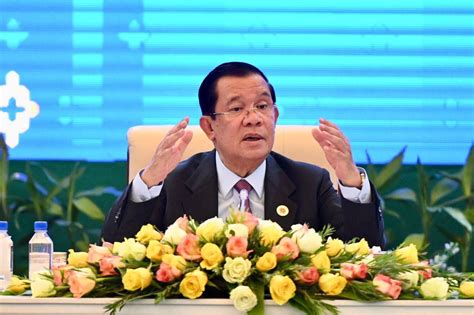 អ្នកឧកញ៉ា ឡេង ណាវ៉ាត់ត្រា សម្តែងការអបអរសាទរសម្តេចតេជោ ហ៊ុន សែន