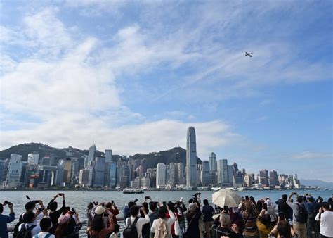 國產客機c919今早飛越維港上空 離地低飛至1000呎｜即時新聞｜港澳｜oncc東網