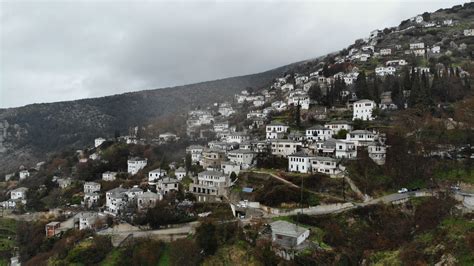 Αυτό είναι το πιο όμορφο χωριό μπαλκόνι στην Ελλάδα Σαν ζωγραφιά Iefimerida Gr