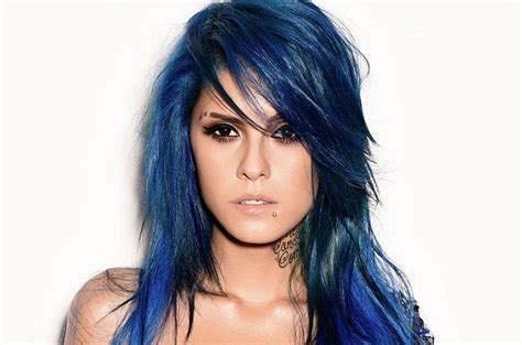 Tati Zaqui Empina Bumbum Em Frente Ao Espelho E Sensualiza