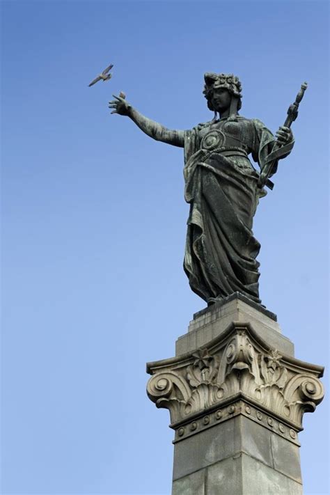 Д р Надежда Д р Надежда Капанджиева ревматолог