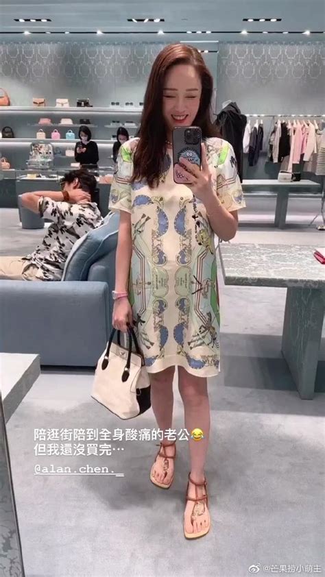 陈乔恩与老公猛男餐厅吃饭被偶遇 两人穿搭低调享受美食 新浪图片