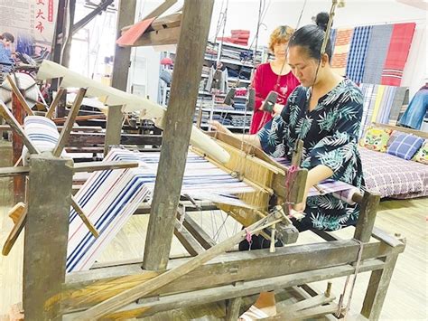 红安大布传统纺织技艺72道工序织出朴实之美 长江云 湖北网络广播电视台官方网站