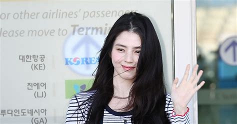 한소희 사랑스러운 손 인사 엑s Hd포토