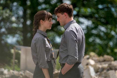 Awardswatch Emmys Why Paul Mescal And Daisy Edgar Jones ‘normal