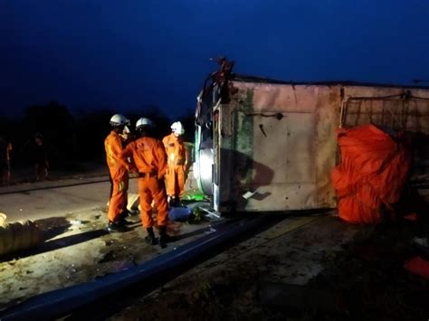 ရန်ကုန် မန္တလေးအမြန်လမ်းတွင် ခရီးသည်တင်ကား ၂ စီးတိုက်မိခဲ့ရာ လူ ၄