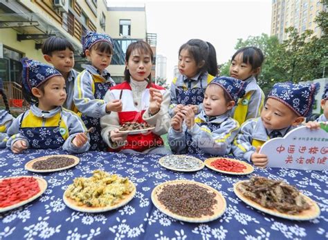 浙江长兴：识中药 学中医 人民图片网