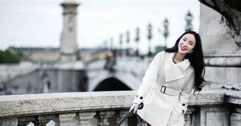 China Entertainment News Lou Yixiao Poses For Photo Shoot