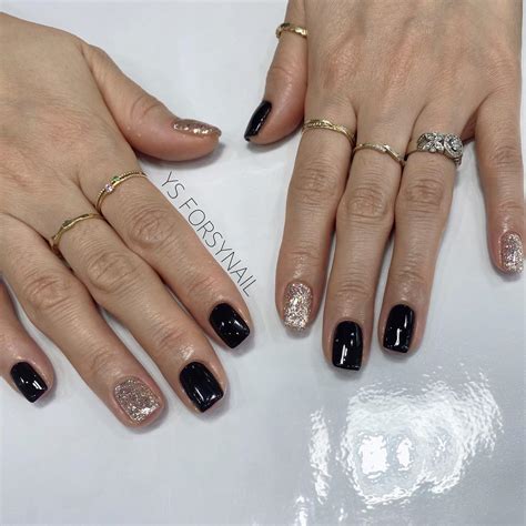 포쉬네일 용산전자랜드점 💛포쉬네일 용산💛 깔끔 풀컬러에 글리터포인트~👍🏻 당일예약가능 💫1회용 위생케어도구 사용💫 💟예약문의 및 위치