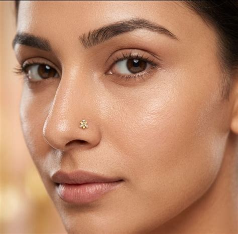 High Polish Finish Flower Lab Grown Gold Nose Pin Color Golden At Rs