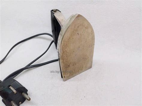 Малка българска ютия на Елпром от 1957 Антиквариат Куманово Малка българска ютия на Ел