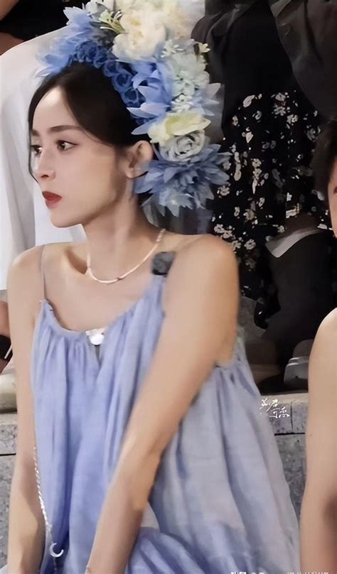 同样是簪花造型，赵丽颖第一人，田曦薇甜美超标 360娱乐，你开心就好