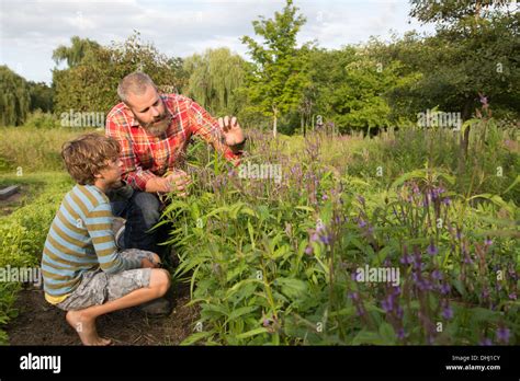 Homme Et Son Fils Banque De Photographies Et Dimages Haute R Solution Alamy