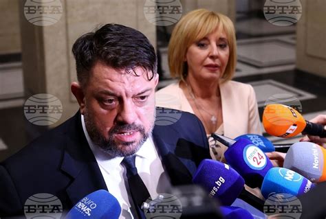 Атанас Зафиров дойде в ЦИК за да дерегистрира БСП за самостоятелно участие в изборите днес ще