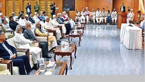 নাবালিকাকে অশ্লীল ছবি রাখিকে জোর করে চুমু বিতর্কের আরেক নাম মিকা সিং