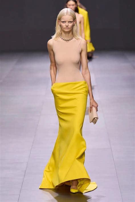 ШМОТ [oct 4 2022 At 10 40] По коллекции Valentino легко разложить некоторые тенденции