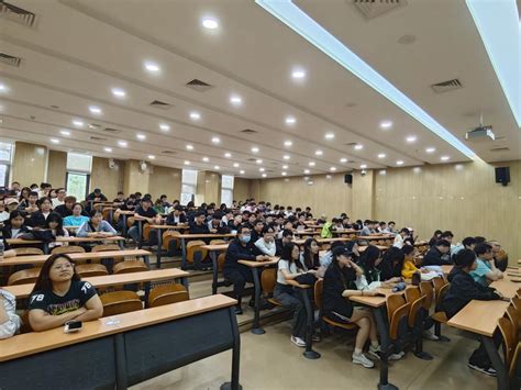 信息学院举办求职简历制作指导讲座 北京物资学院新闻中心