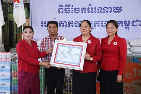 អគ្គលេខាធិការរងទី១ កាកបាទក្រហមកម្ពុជា ចុះជួបសំណេះសំណាល