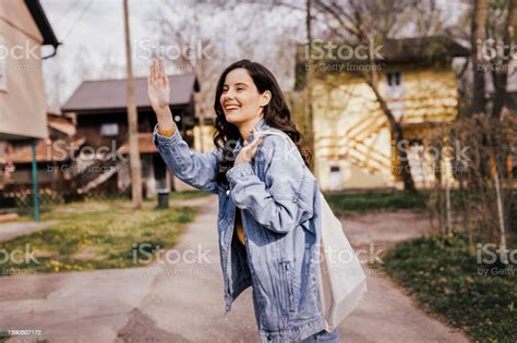 재사용 가능한 면 에코 생산 가방과 과일 야채를 쇼핑 하는 여성 제로 폐기물 라이프스타일 컨셉 가방에 대한 스톡 사진 및 기타