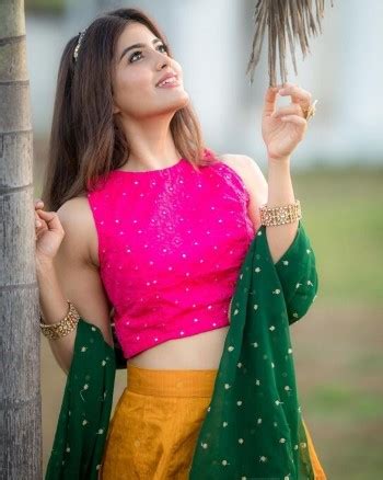 Amritha Aiyer Hot And Beautiful Pics In Sari