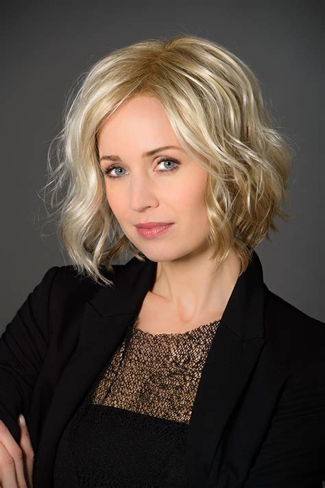 Bob Style Wig Monofilament Synthetic 10 Wavy Blonde Chin Length Bob