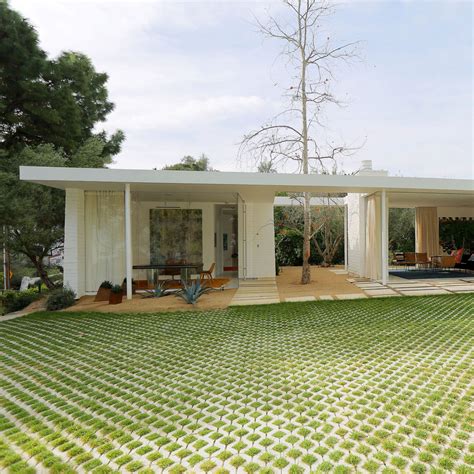 Arshia Architects Completes Angular White Residence In Hollywood Hills