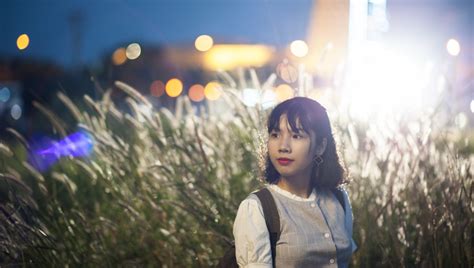 무료 이미지 초상화 소녀 아름다운 깊은 행복 얼굴 전표 눈 구성하다 피부 관리 푸른 아름다움 스냅 사진 식물 사진술 햇빛 장난 나무 봄