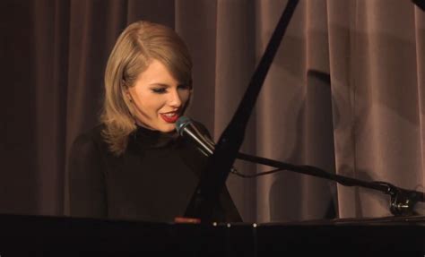 Taylor Swift S Acoustic Performance Is Giving Us Life FabFitFun