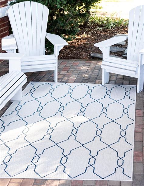 Ivory 7 X 10 Outdoor Lattice Rug