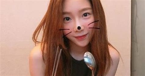 태연 숟가락 들고 귀여운 한 컷 사랑스러워