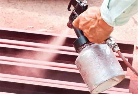 Нужно ли грунтовать стены перед поклейкой обоев после шпаклевки