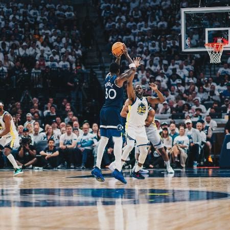 Julius Randle Comanda Vitória Do Minnesota Timberwolves Nos Playoffs