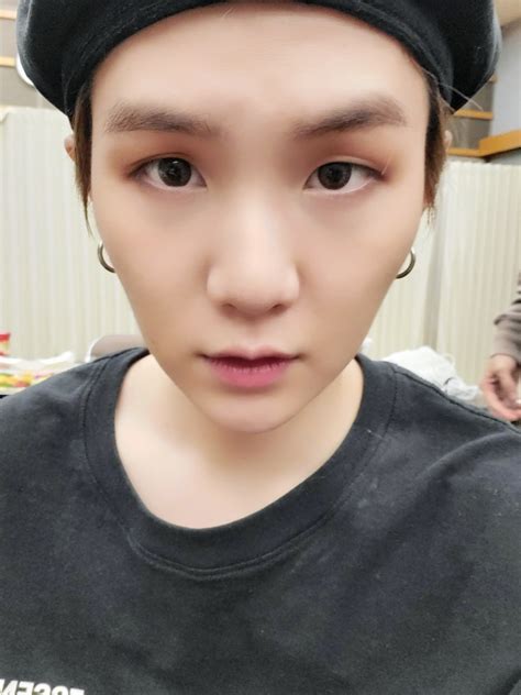 Bts Community Posts 늦었지만 아미 여러분 Ama 상 주셔서 감사해요 우리 모두 행복합시다 사랑해요 Suga